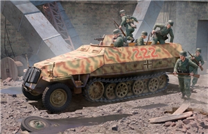 Bachmann Europe plc - German Army SdKfz 251D WWII Half-Track Armoured ...