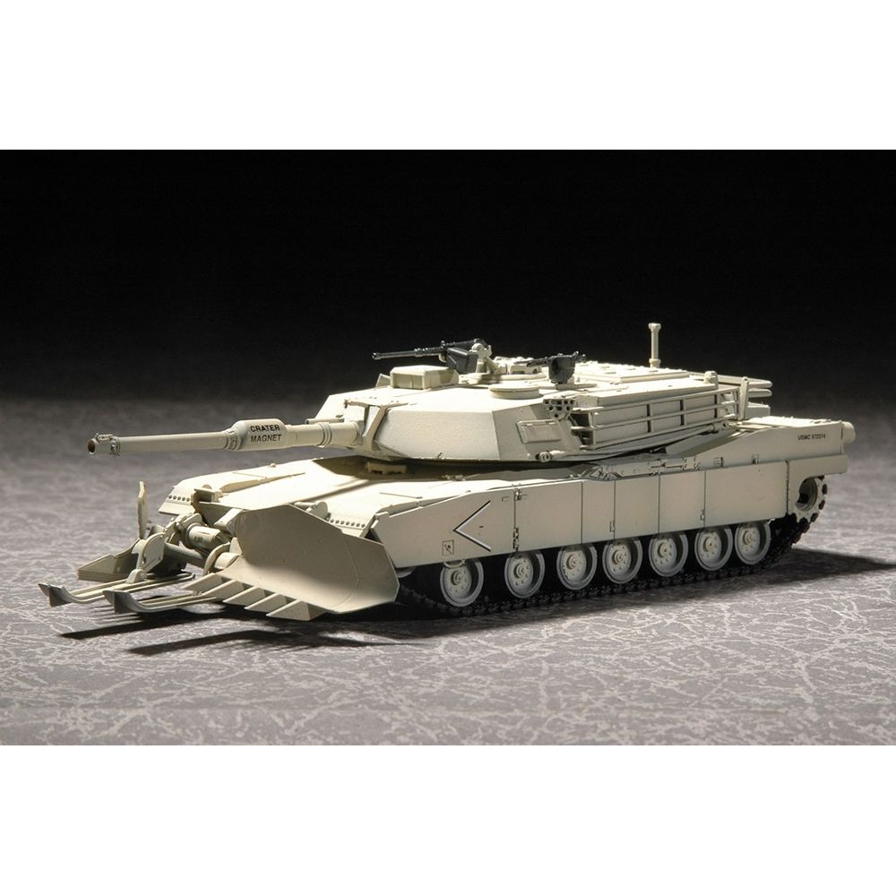 Bachmann Europe plc - US Army M1A1 Abrams Main Battle Tank with Mine Clearing Blade System